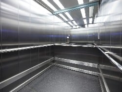 Heavy goods/passenger lifts